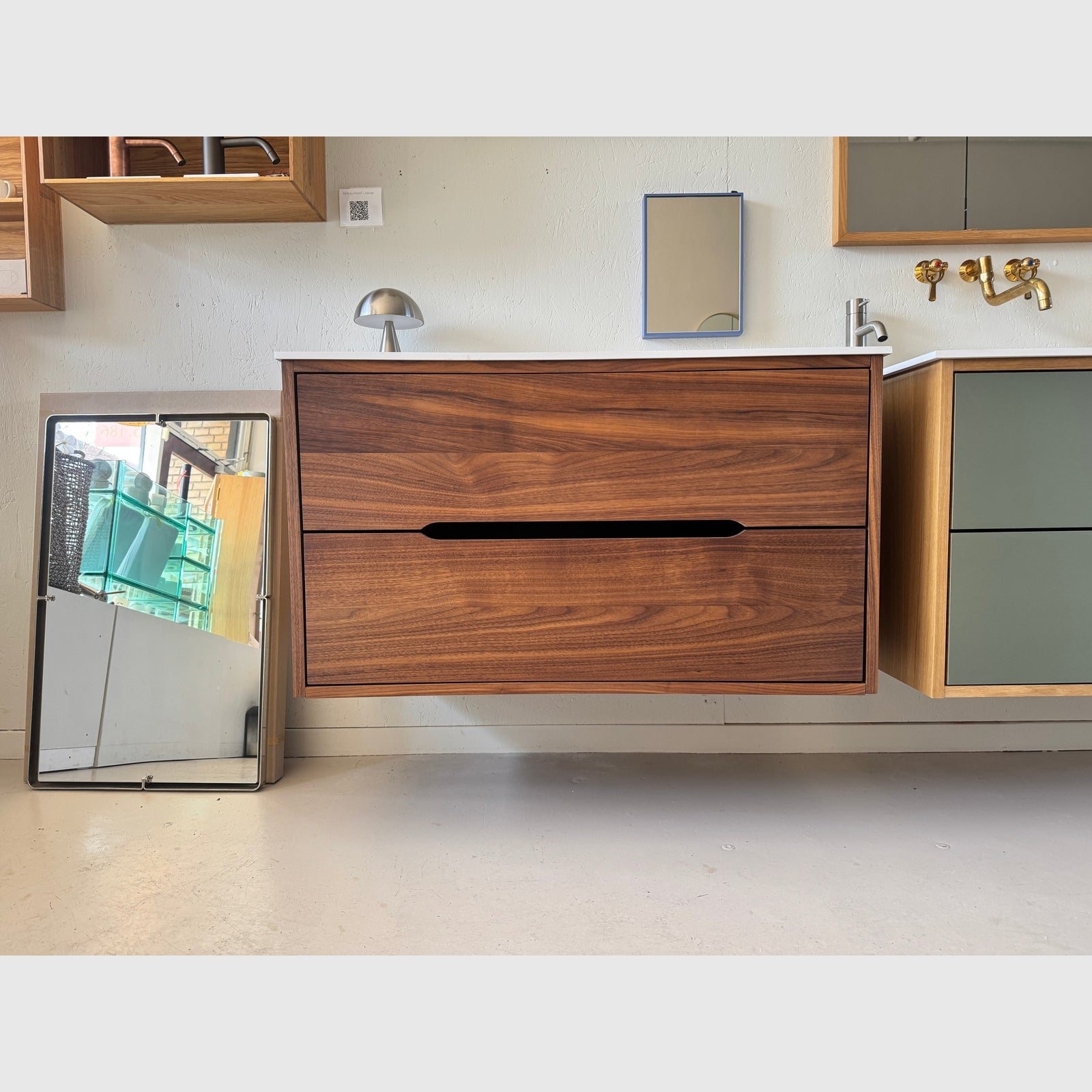 RAW BY KNAST 100x48x59 CM (LxDxH) olieret valnød / 2 SKUFFER UDSTILLIN ...