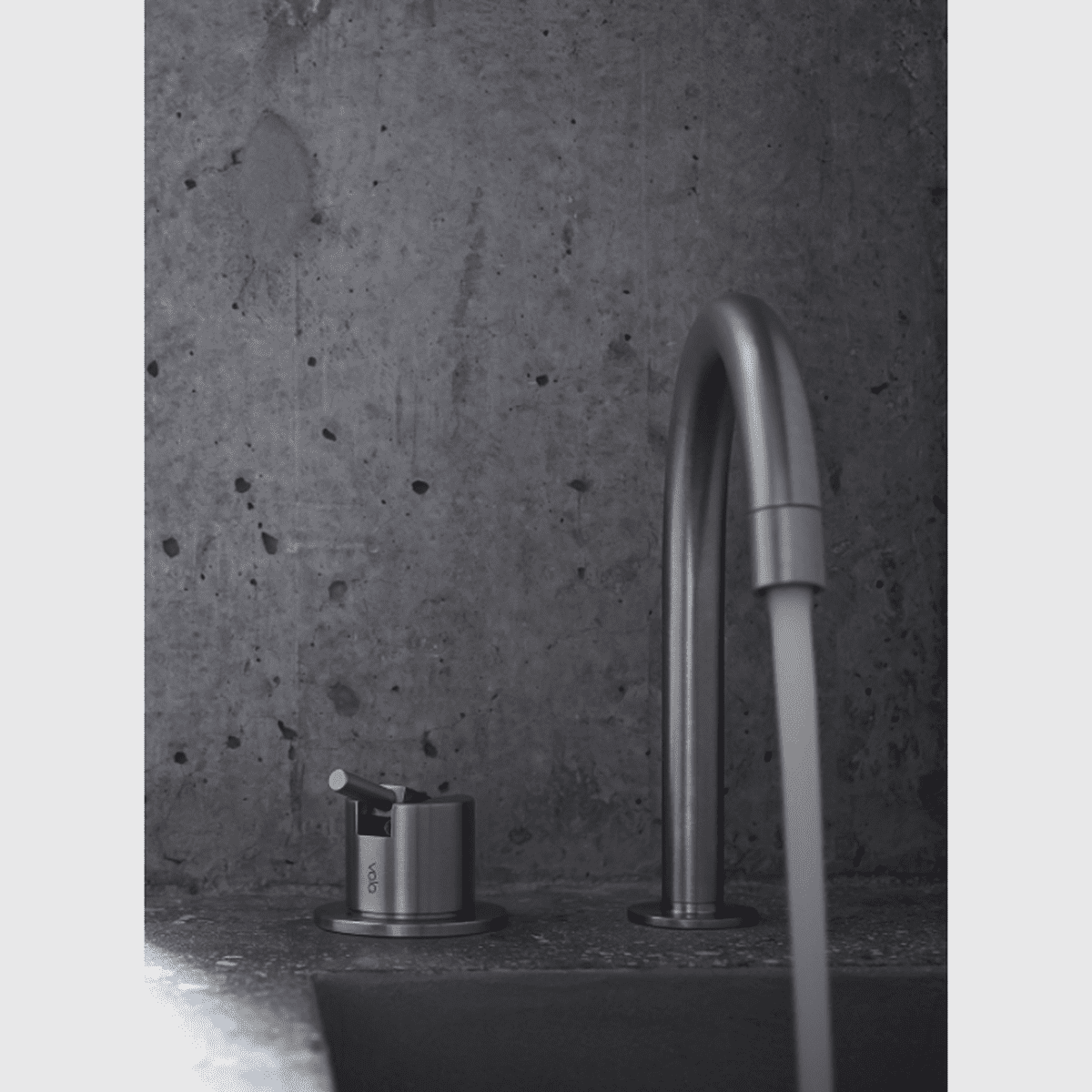 VOLA 590G håndvaskarmatur – Bad&Design